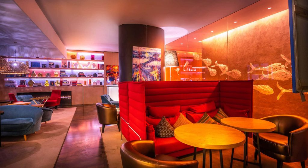 MIXO Lobby Bar - a real oasis of social life and the center of St ...