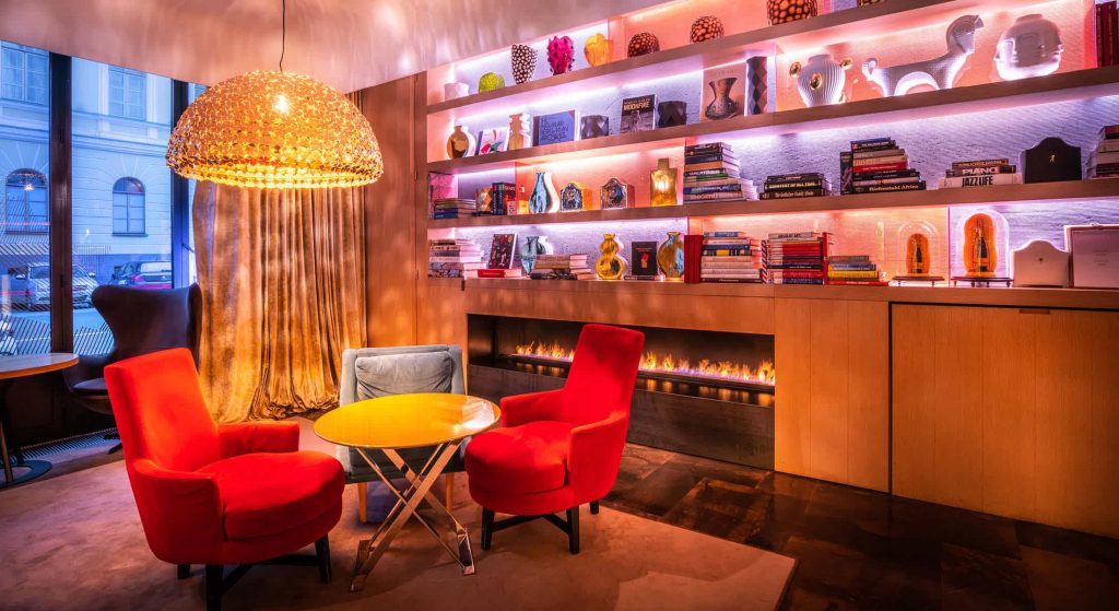 MIXO Lobby Bar - a real oasis of social life and the center of St ...