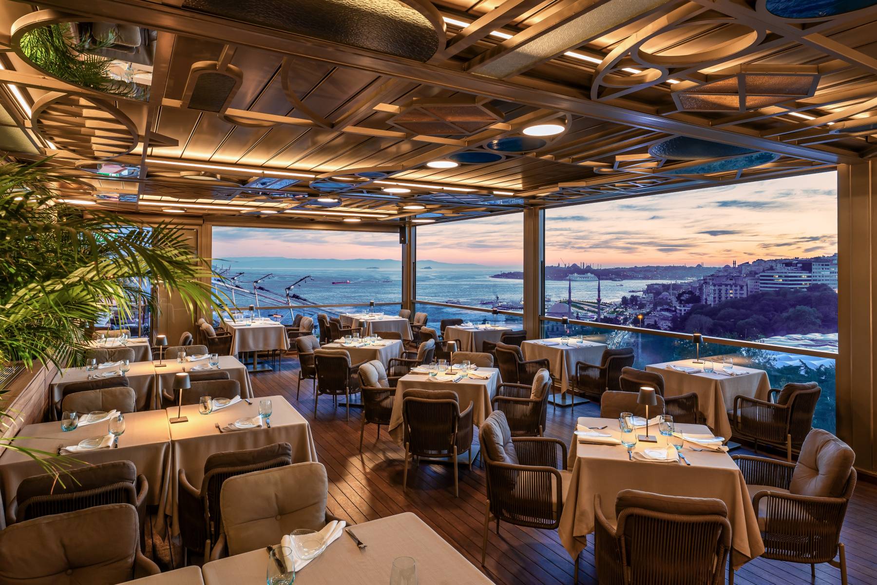 16 Roof Restaurant - Bosphorus View | Swissôtel The Bosphorus, Istanbul