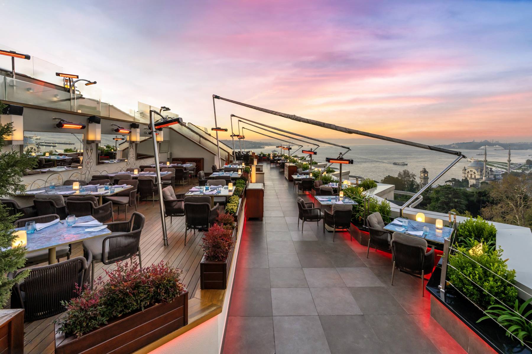 16 Roof Restaurant - Bosphorus View | Swissôtel The Bosphorus, Istanbul