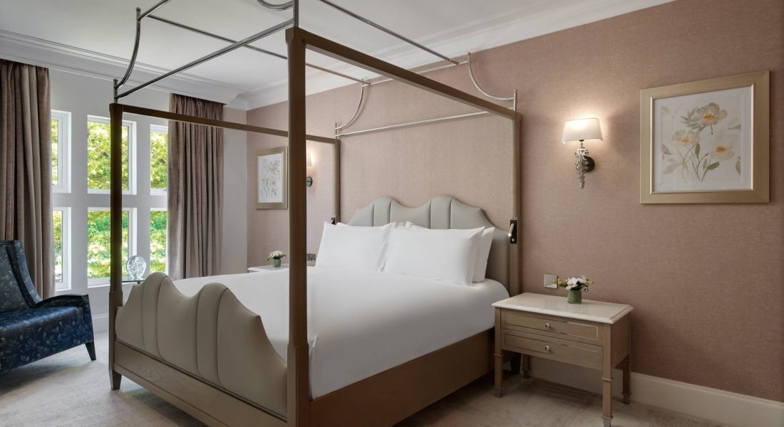 Bedrooms & Suites - Fairmont Windsor Park near London Bedrooms & Suites - Fairmont Windsor Park near London