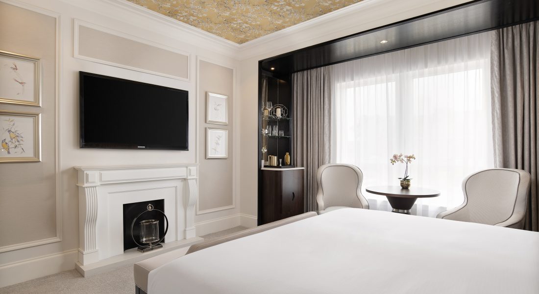 Bedrooms & Suites - Fairmont Windsor Park near London Bedrooms & Suites - Fairmont Windsor Park near London