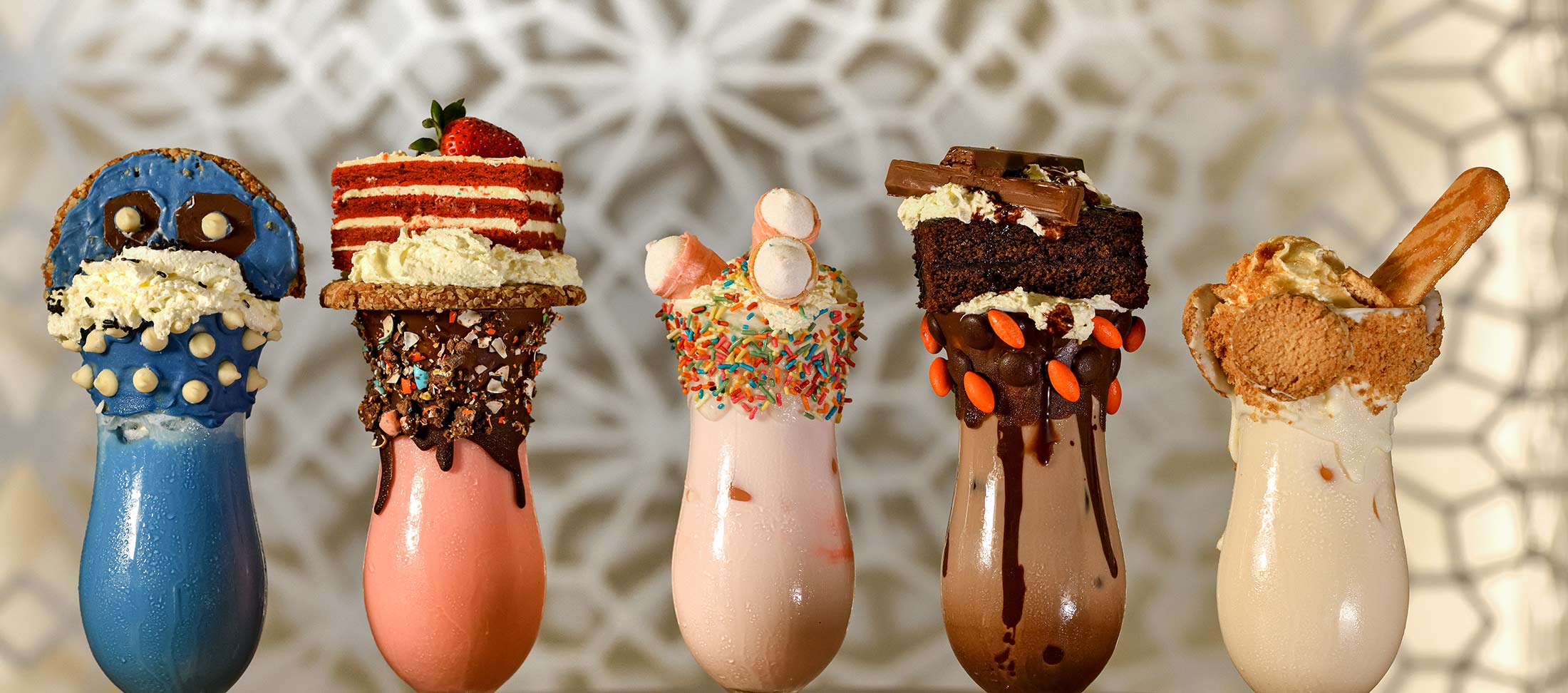 Huzza Pool Lounge in Dubai | Grand Mercure Dubai City Hotel