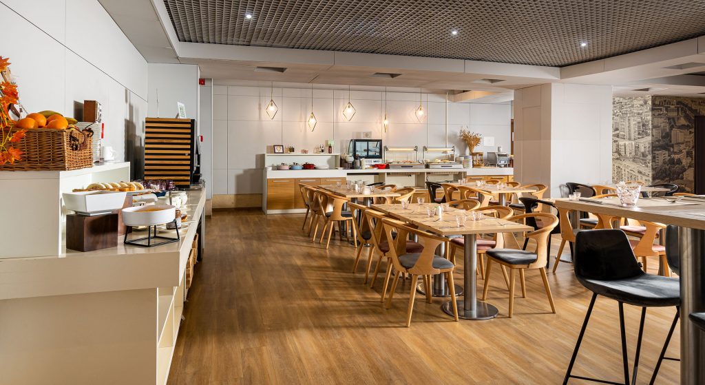 Library Restaurant | Mercure Bucharest Unirii | Breakfast Buffet