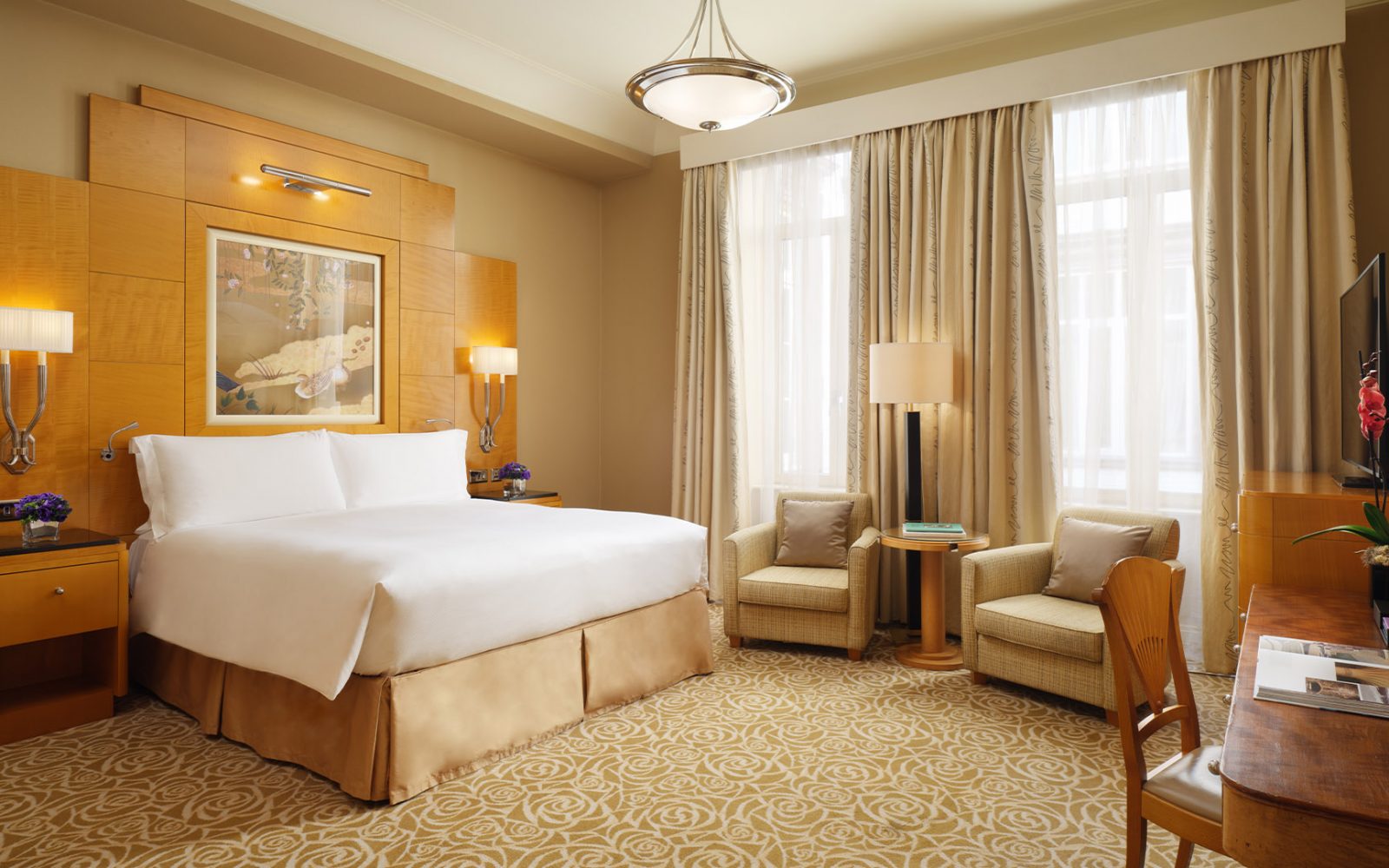 The Savoy Hotel in London | Luxurious 5 Star Hotel | The Savoy