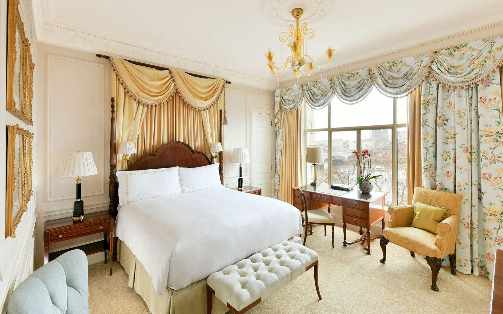 The Savoy Hotel in London | Luxurious 5 Star Hotel | The Savoy